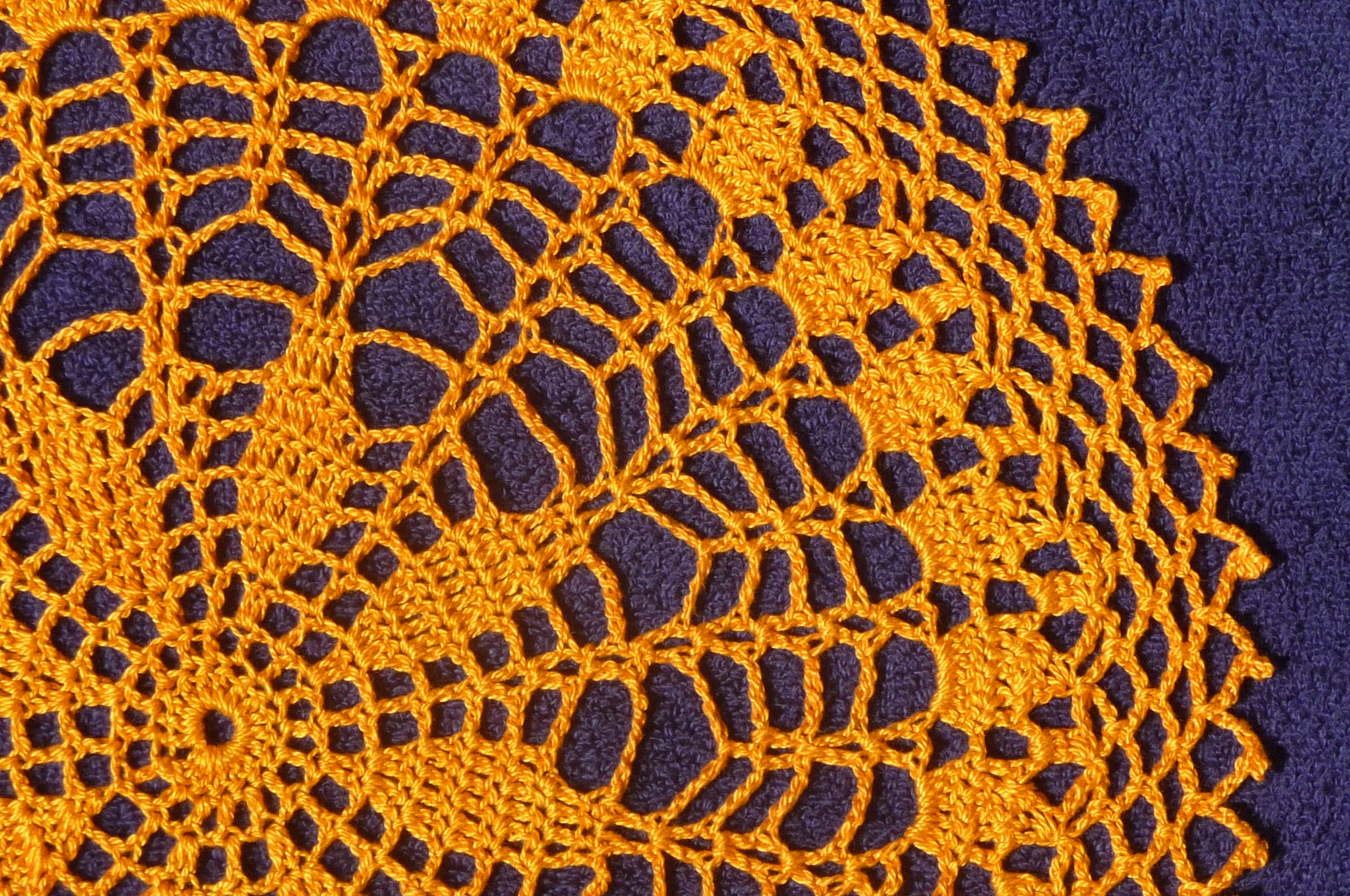 Sunshine doily – hands follow heart